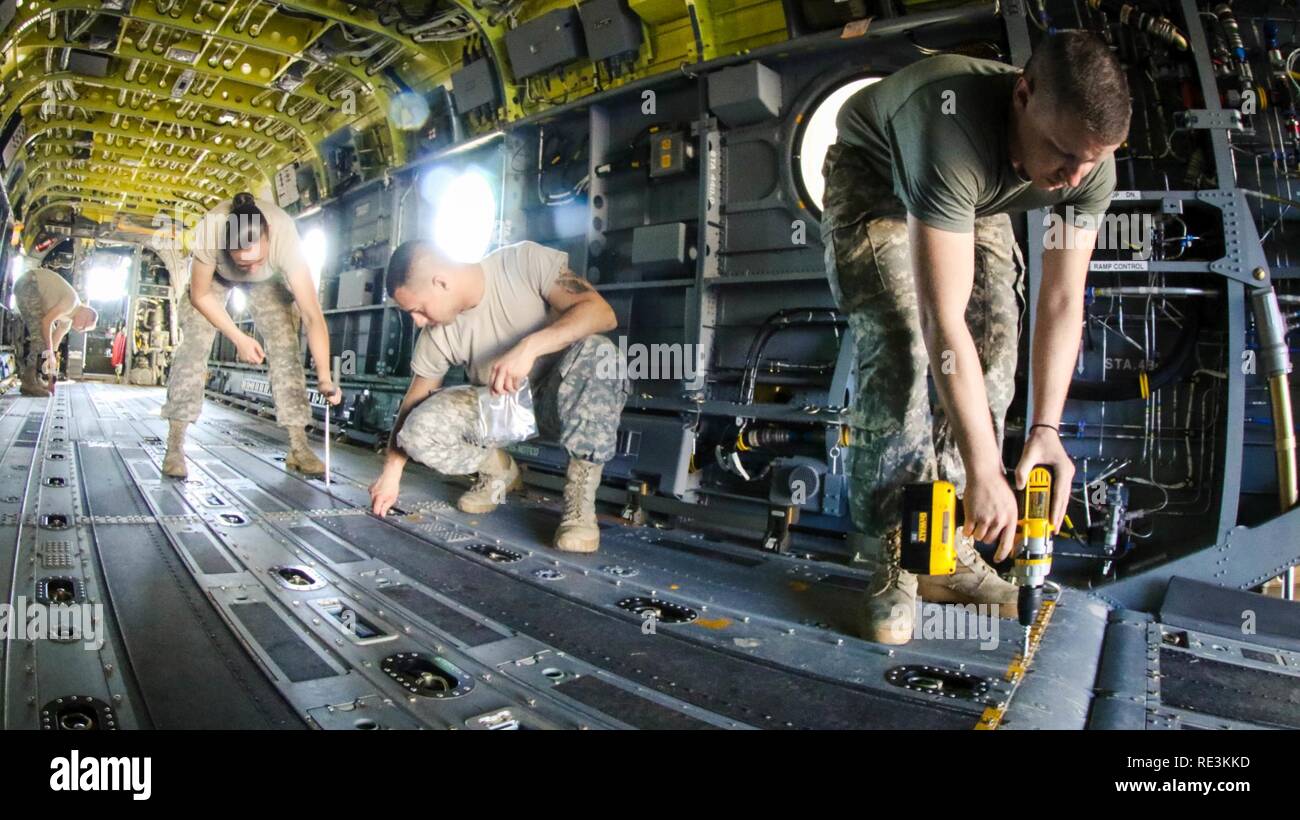 CH-47 helicopter repairers with 122nd Aviation Support Battalion, 82nd ...