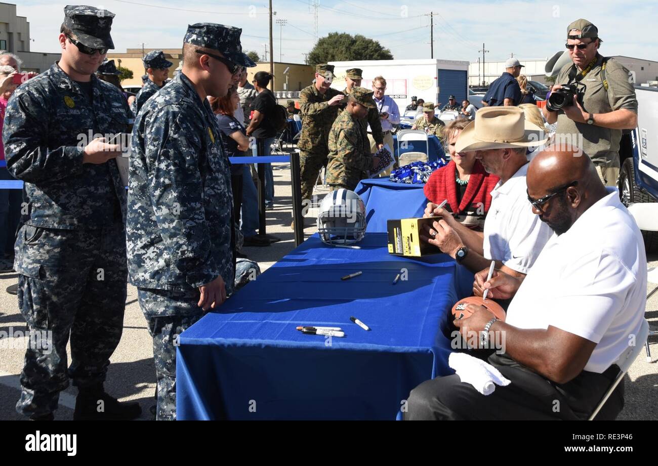 Dallas Cowboys alumni, Jay Novacek and Ed "Too Tall" Jones, sign ...