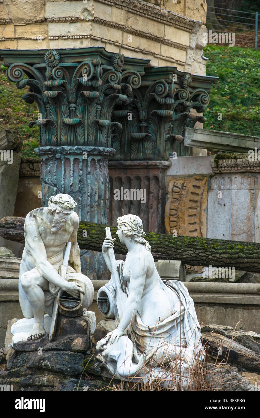 Old roman ruin in schonbrunn palace hi-res stock photography and images ...