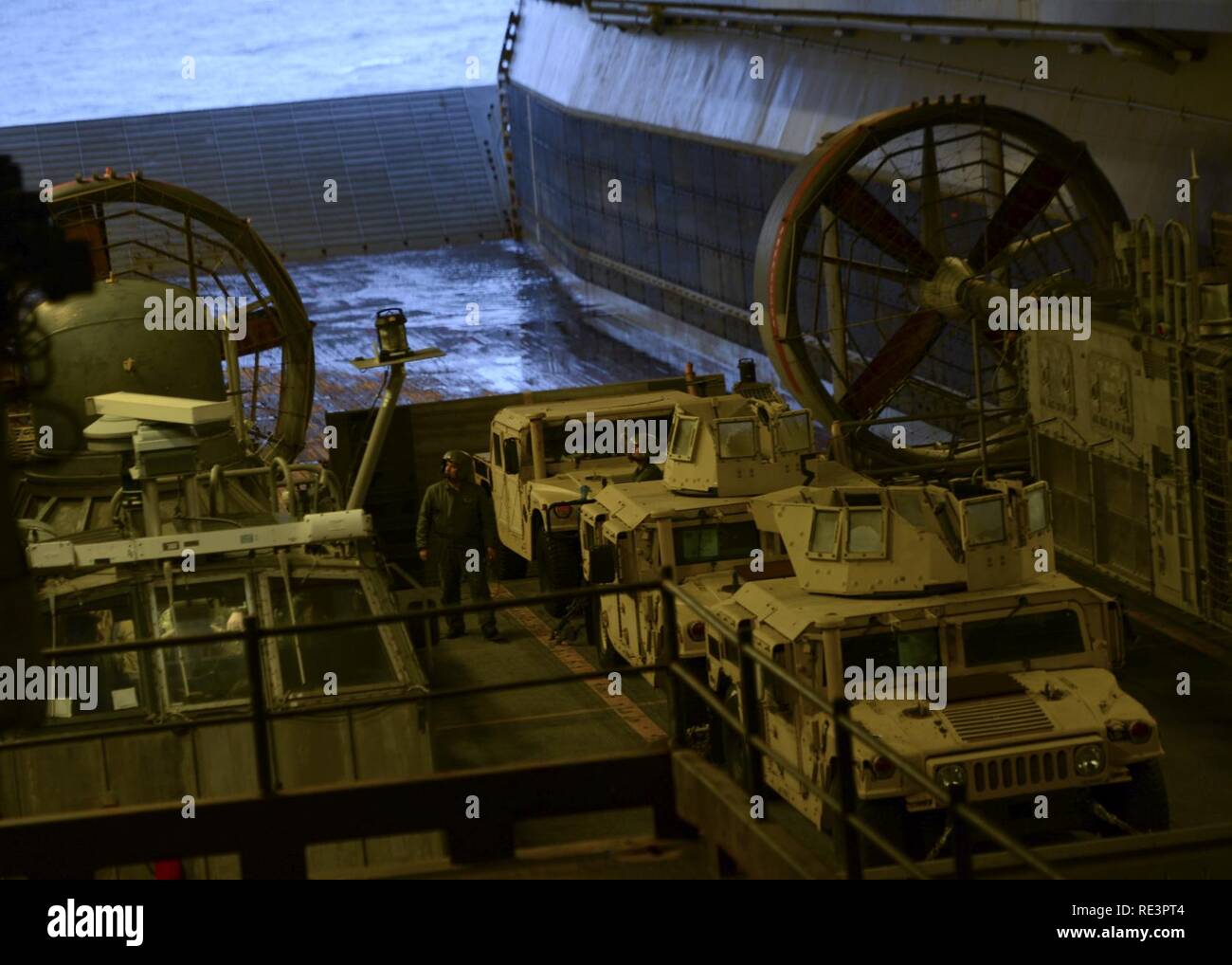 Lcac 100 hi-res stock photography and images - Alamy