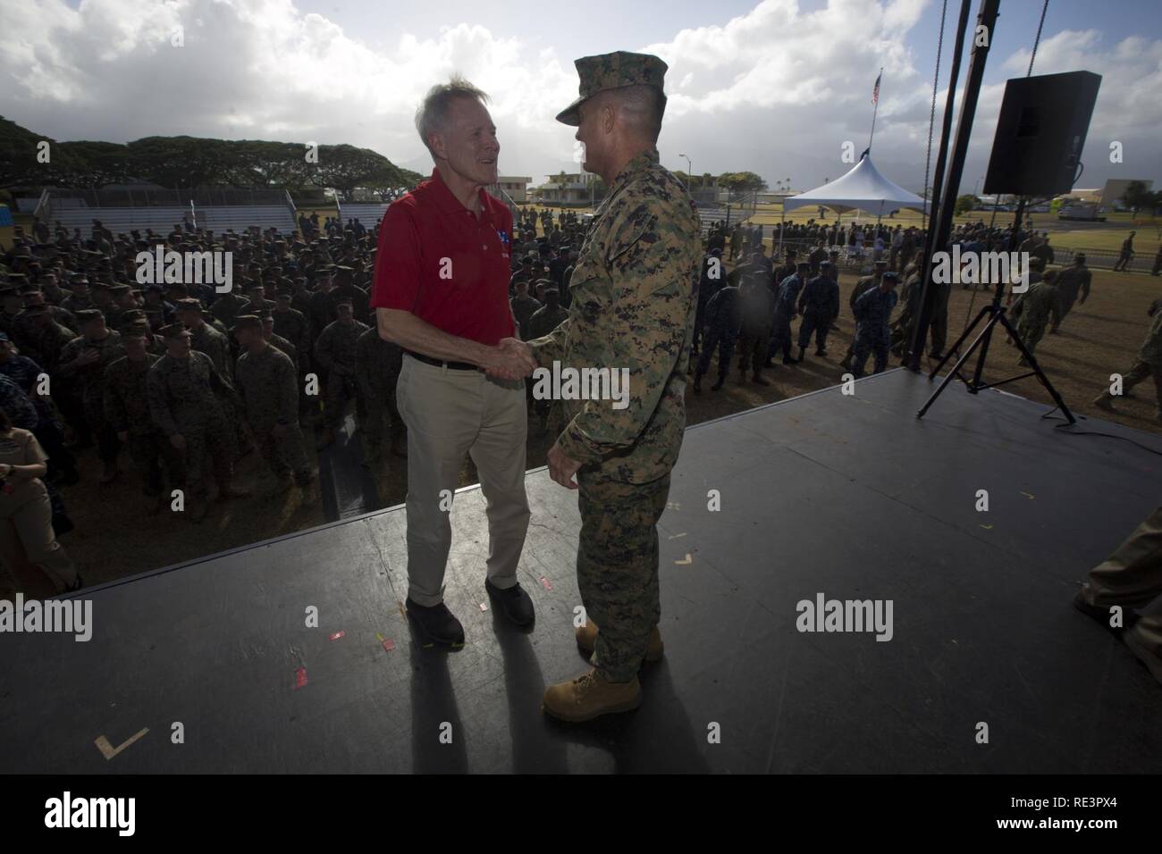 Secretary of the Navy Ray Mabus, shakes hands with Col. Sean Killeen ...