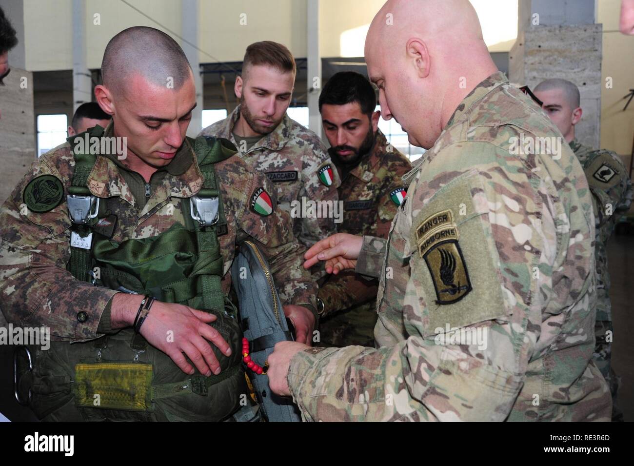 Italian soldiers from Folgore Brigade, brief U.S. Army paratroopers ...