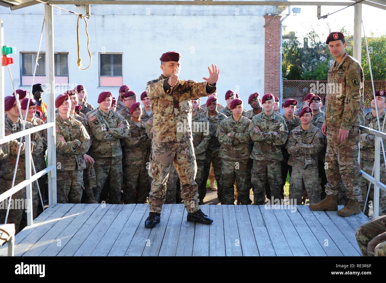 Italian soldiers from Folgore Brigade, brief U.S. Army paratroopers ...
