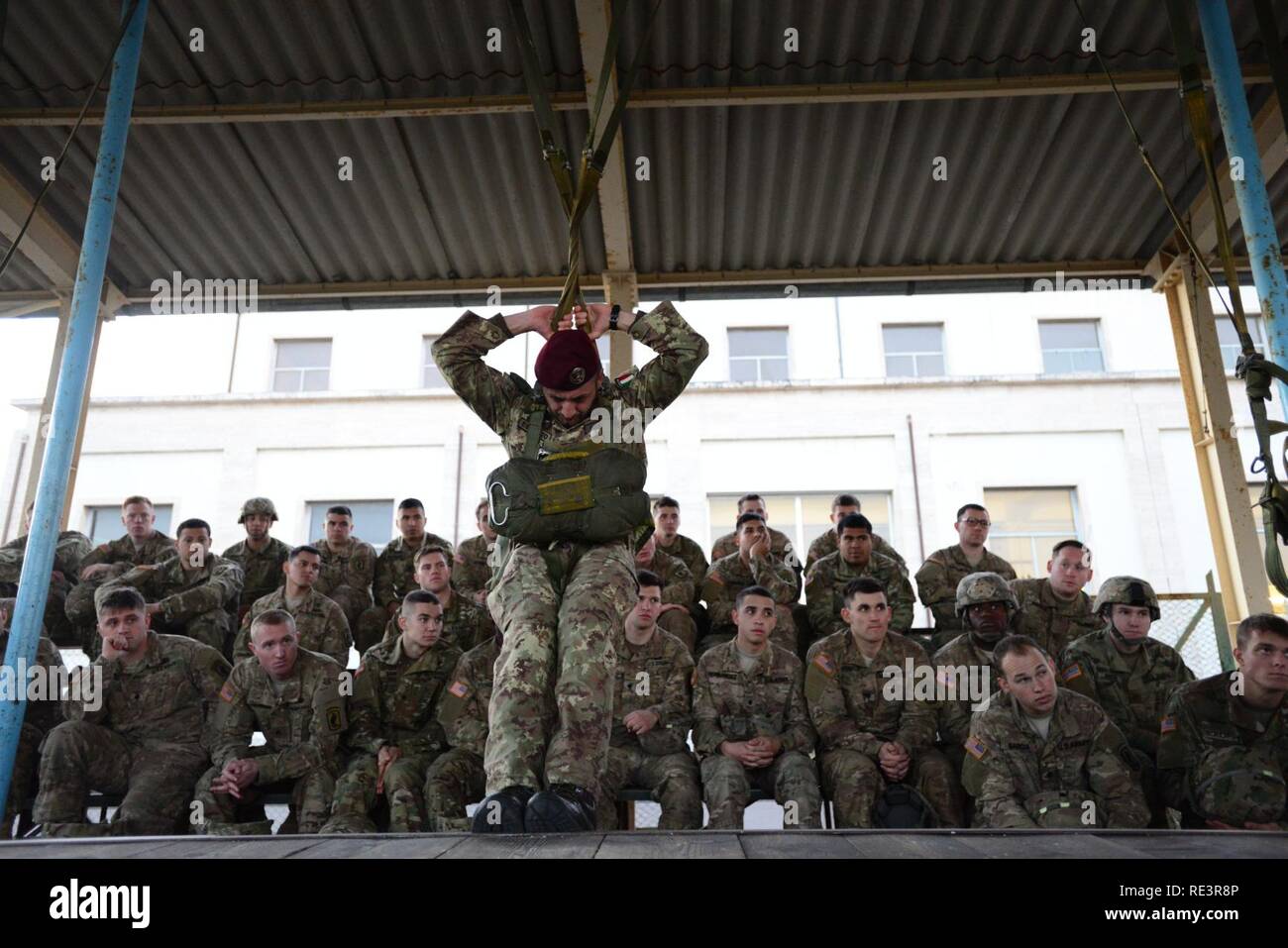 Italian soldiers from Folgore Brigade, brief U.S. Army paratroopers ...