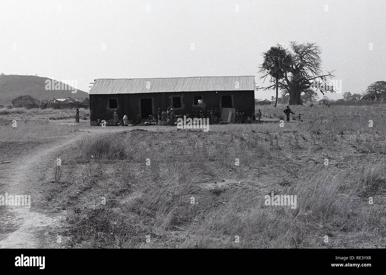 PEOPLE STANDING OUTSIDE A BUILDING Stock Photo - Alamy