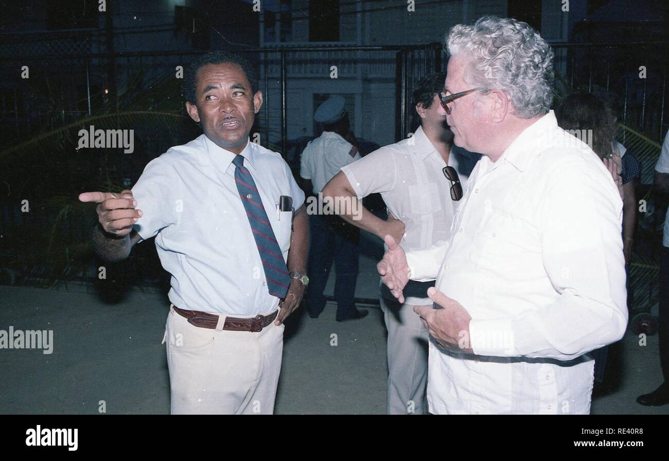 Two men talking with one another hi-res stock photography and images ...