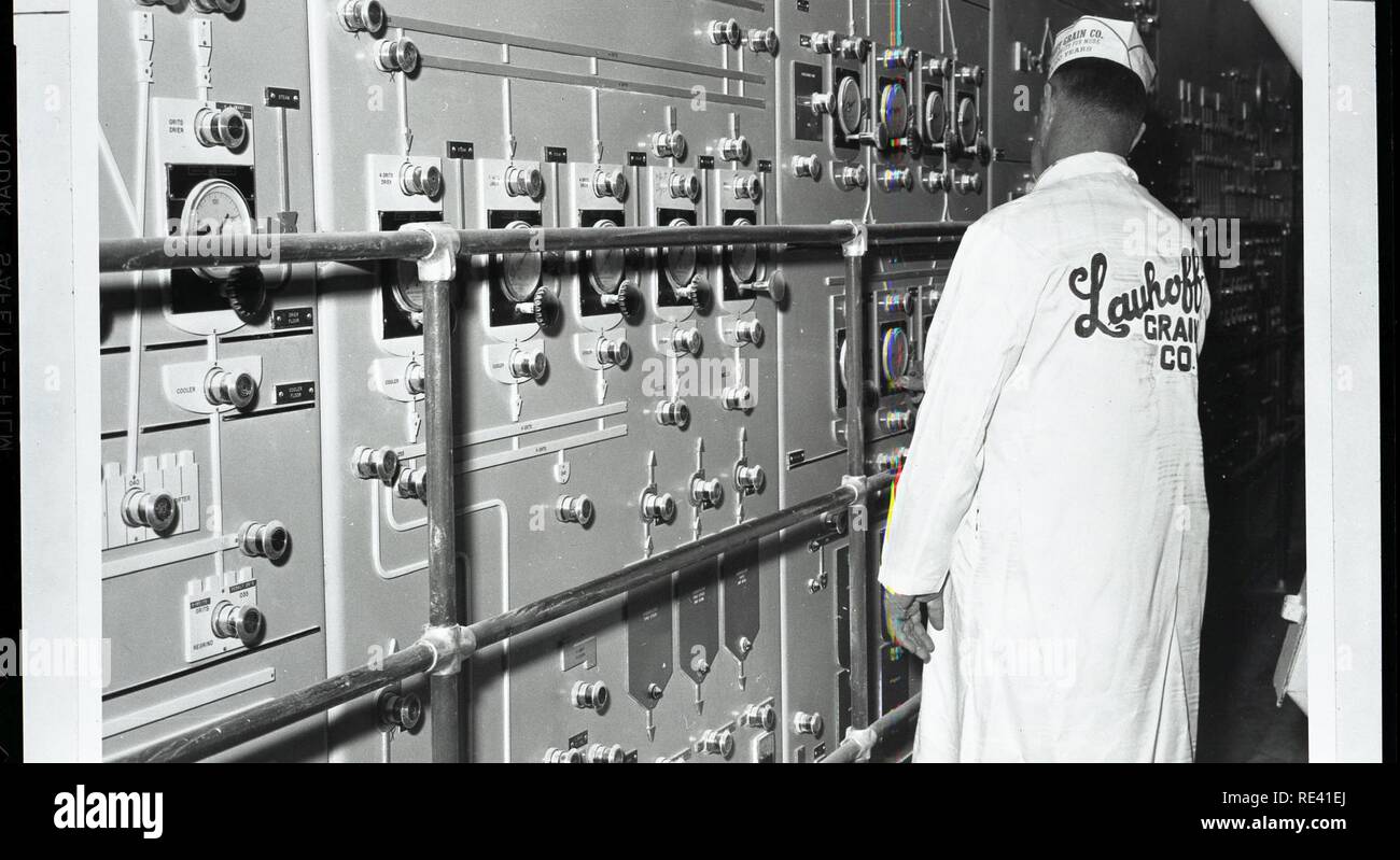 Analog indicators hi-res stock photography and images - Alamy