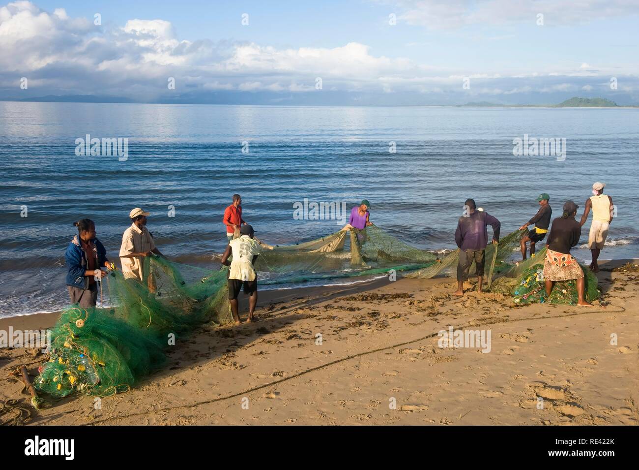 Men in madagascar hi-res stock photography and images - Alamy