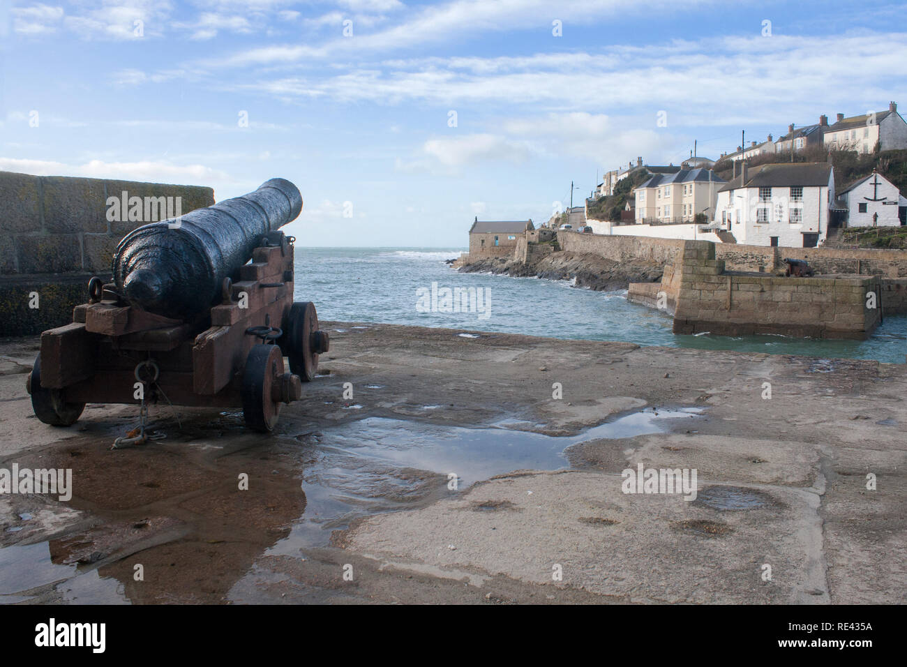 Hms anson cannon hi-res stock photography and images - Alamy