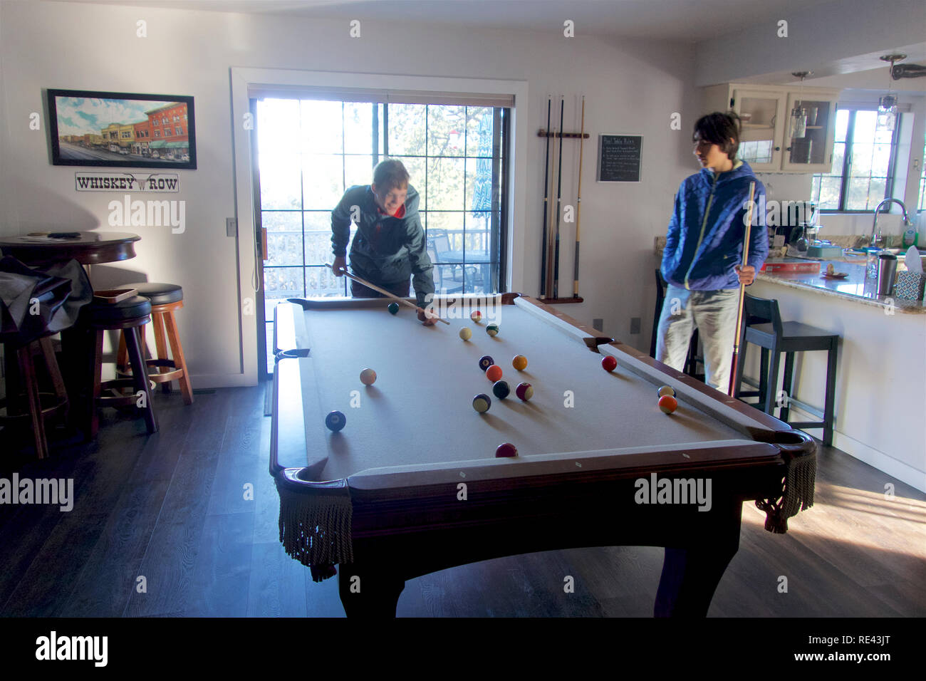 Teen activities hi-res stock photography and images - Alamy