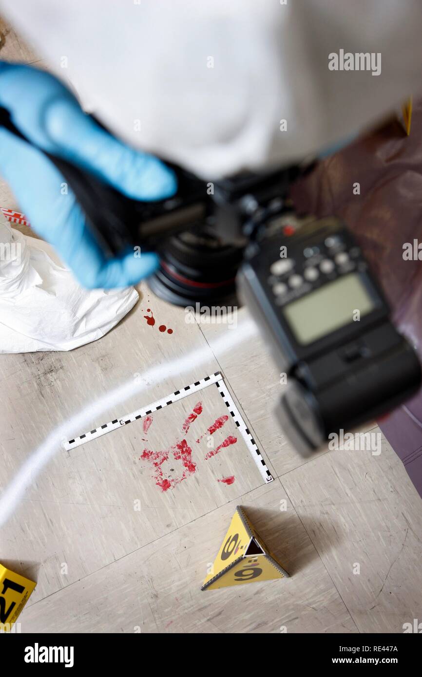 Police gathering evidence hi-res stock photography and images - Alamy