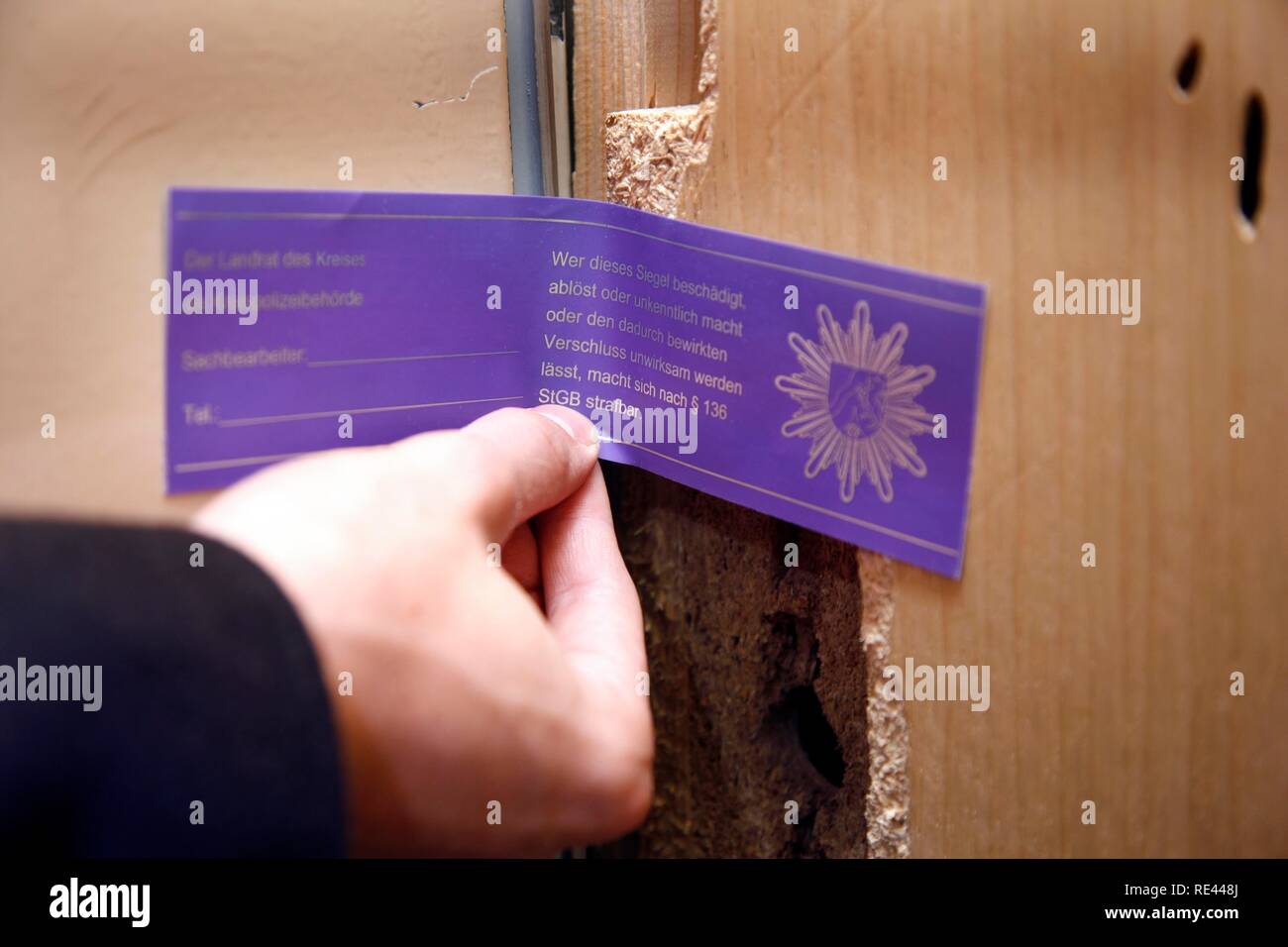Police evidence room hi-res stock photography and images - Alamy