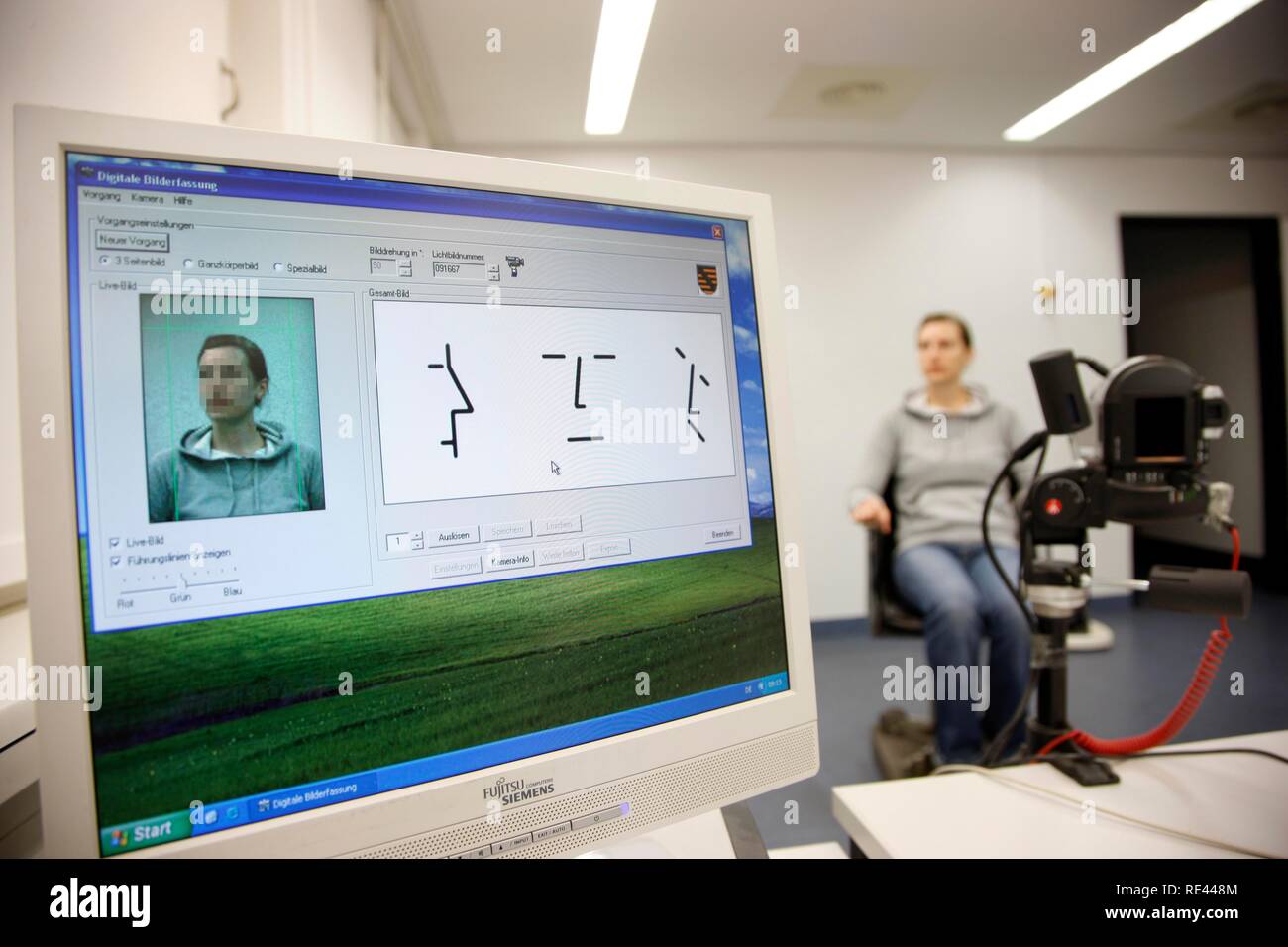 Photo identification hi-res stock photography and images - Alamy