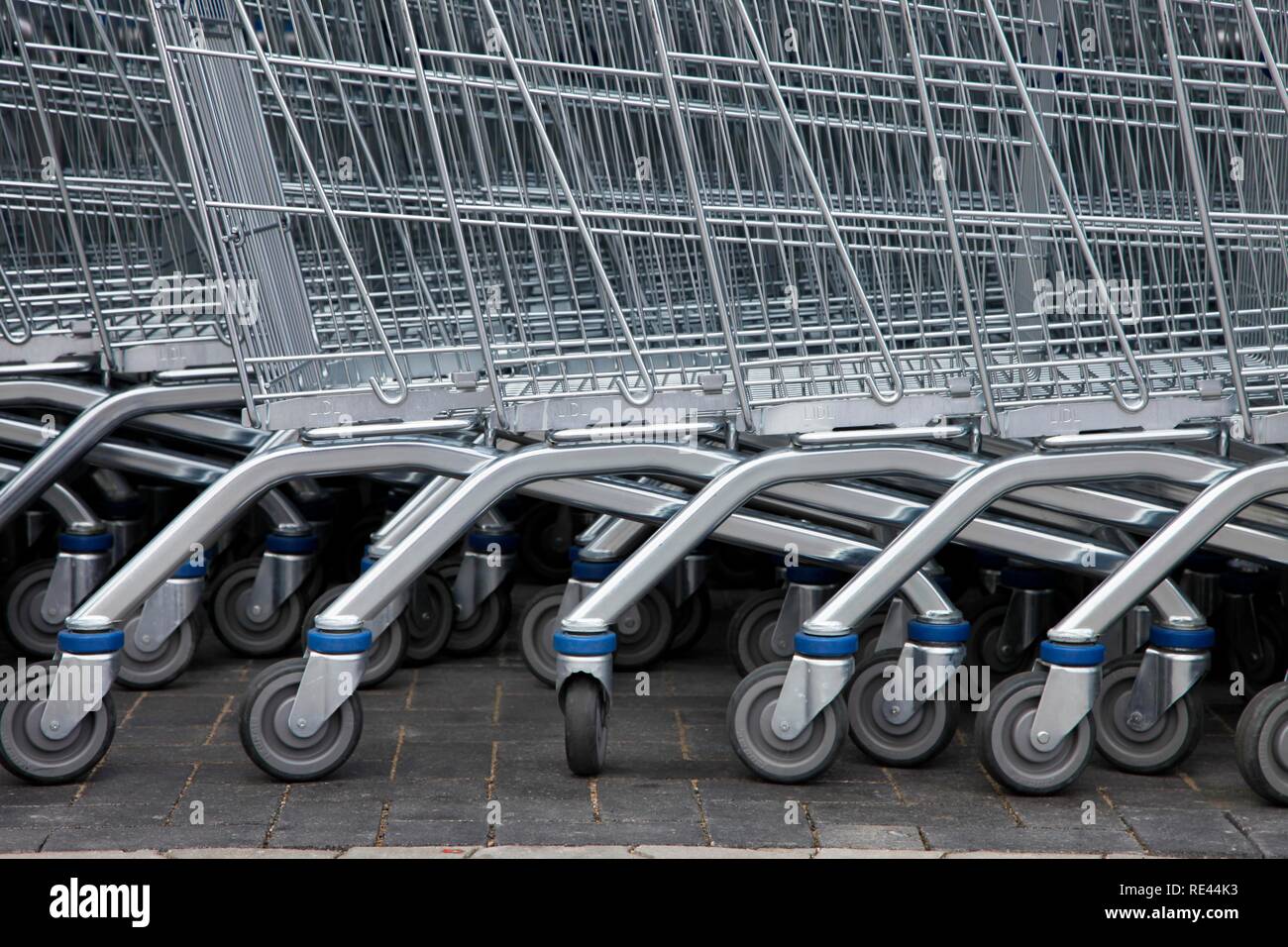 Supermarket side view trolley hi-res stock photography and images - Alamy