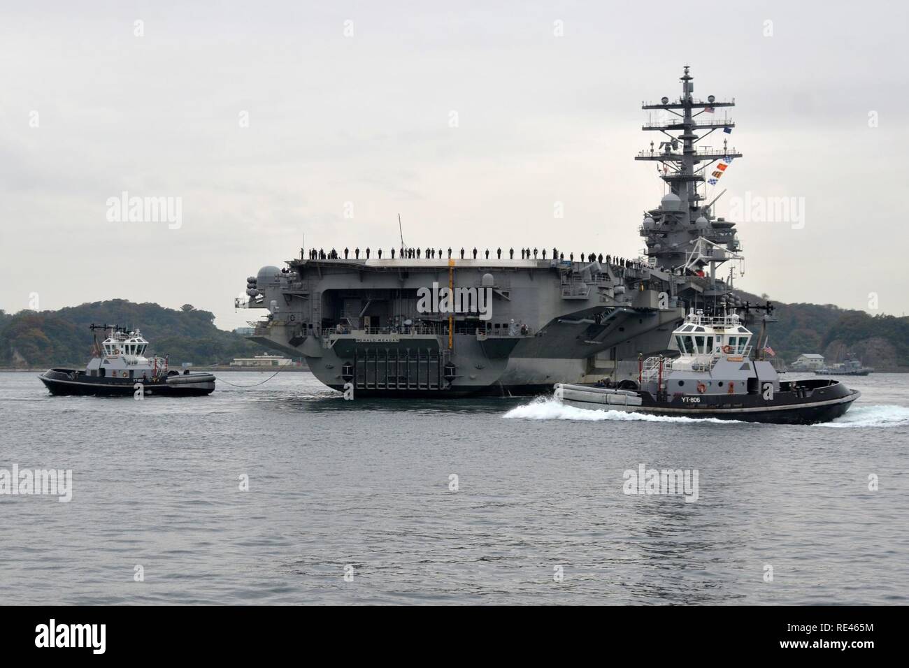 YOKOSUKA, Japan (November 21, 2016) - The Valiant- class yard tugboat ...