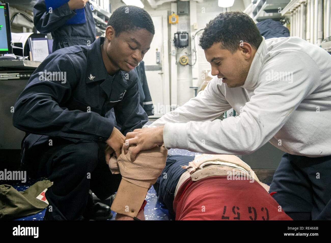 PACIFIC OCEAN (Nov. 17, 2016) Petty Officer 3rd Class Deondre Frisson ...