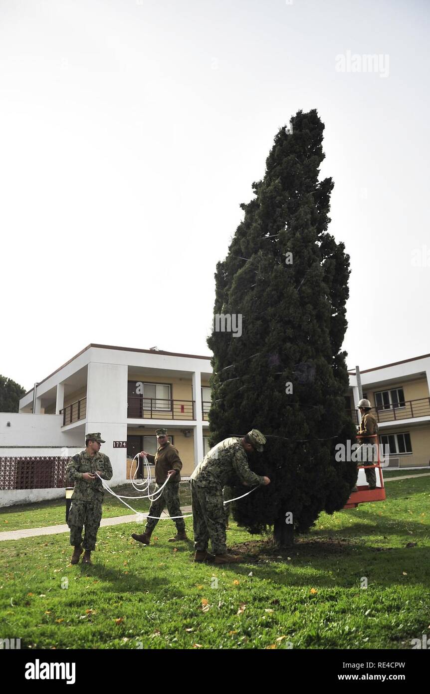 NAVAL STATION ROTA, Spain (Nov. 30, 2016) Seabees assigned to Naval ...