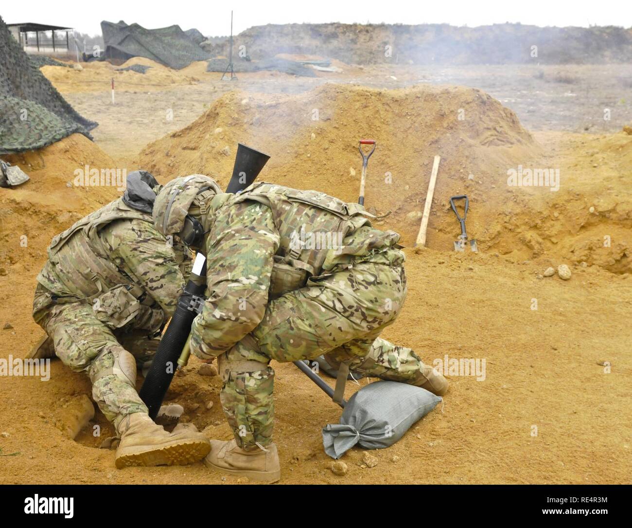 M252 81mm mortar system hi-res stock photography and images - Alamy