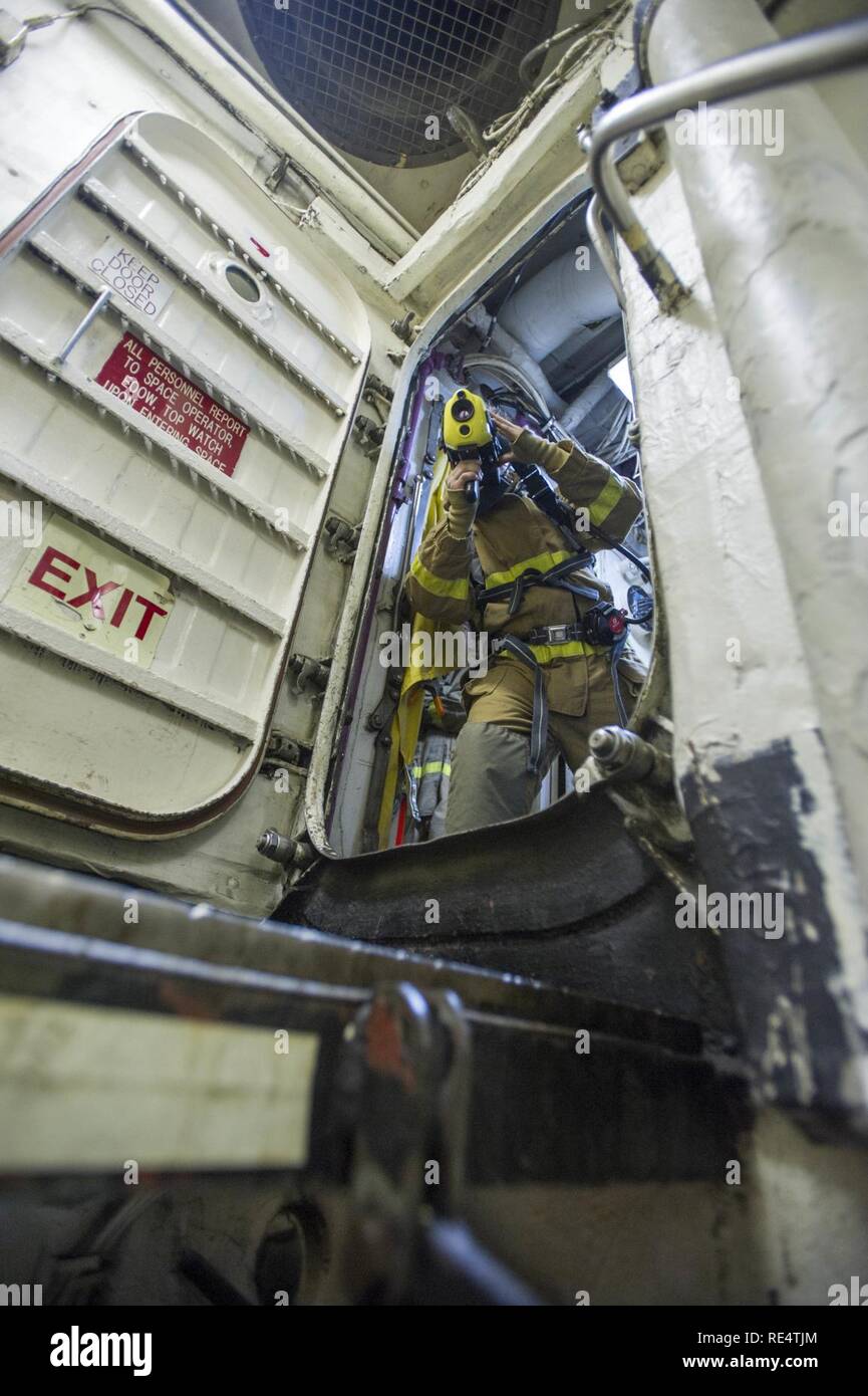 U.S. 5TH FLEET AREA OF OPERATIONS (Nov. 30, 2016) Petty Officer 3rd ...