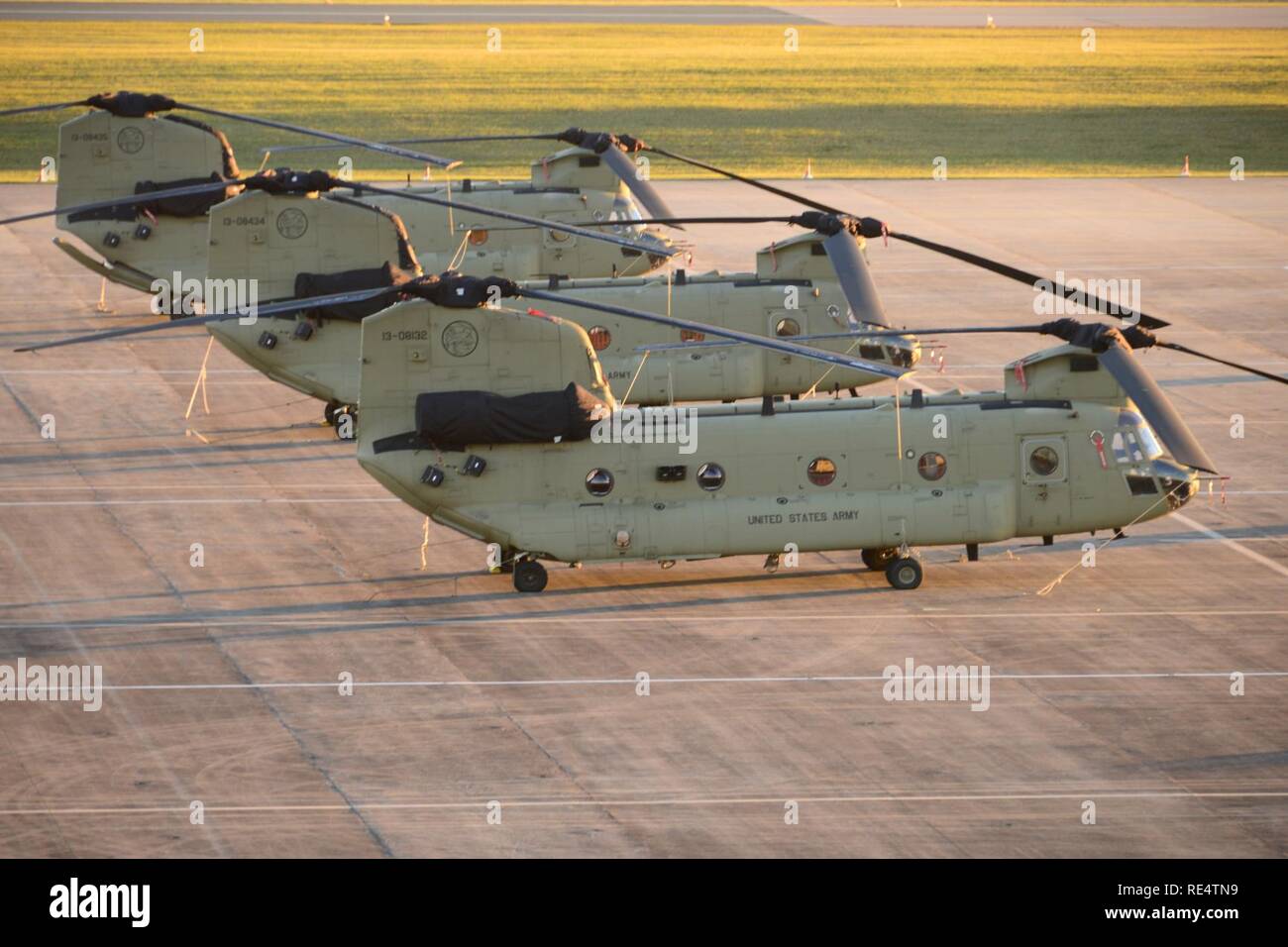 U.S. Army CH-47 Chinook helicopters from 1st Battalion, 214th Aviation ...