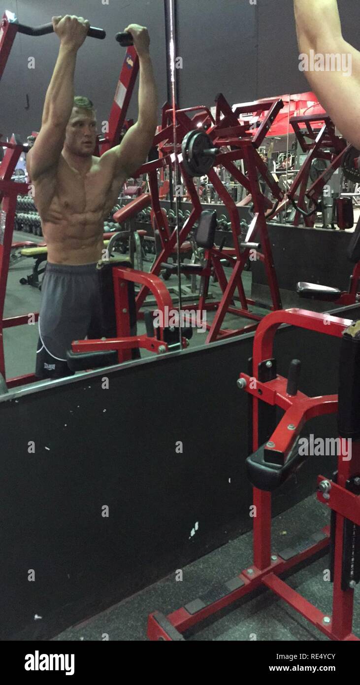 Mens classic physique hi-res stock photography and images - Alamy