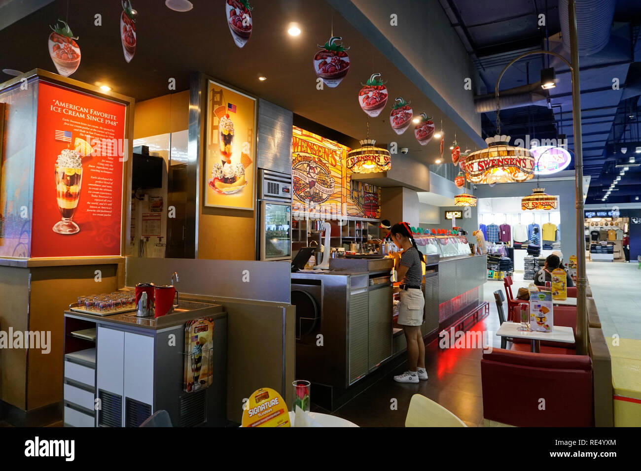 Sorya Center Point shopping mall, Phnom Penh, Cambodia Stock Photo - Alamy