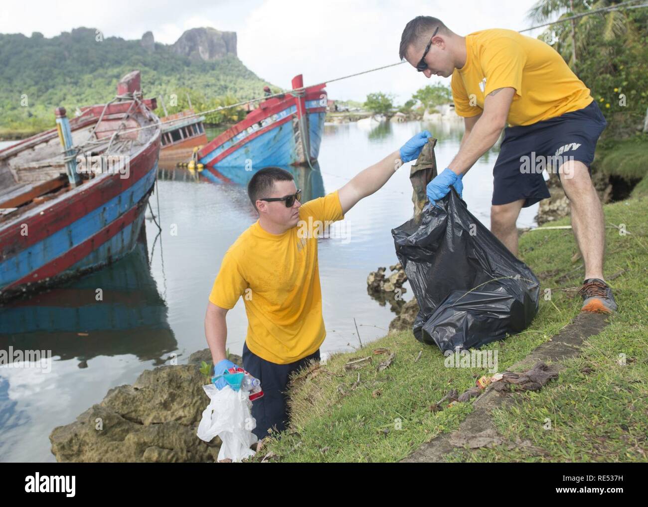 Hospital rubbish bags hi-res stock photography and images - Alamy