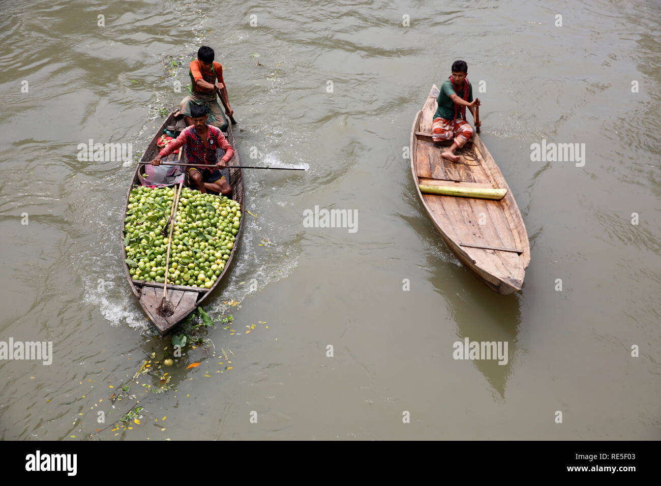 Guavas on boat hi-res stock photography and images - Alamy