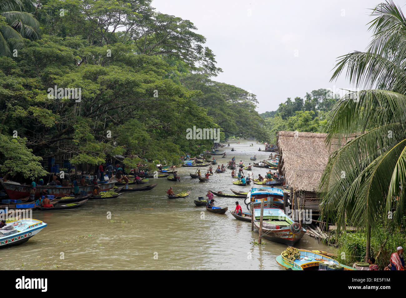 Vimruli floating market at Vimruli in Jhalakathi, Bangladesh Stock ...
