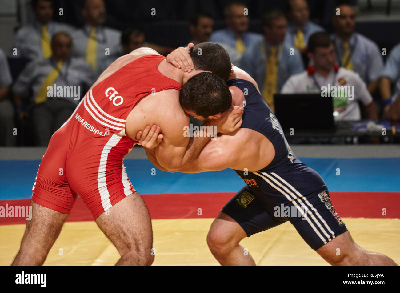 Intense wrestling competition hi-res stock photography and images - Alamy