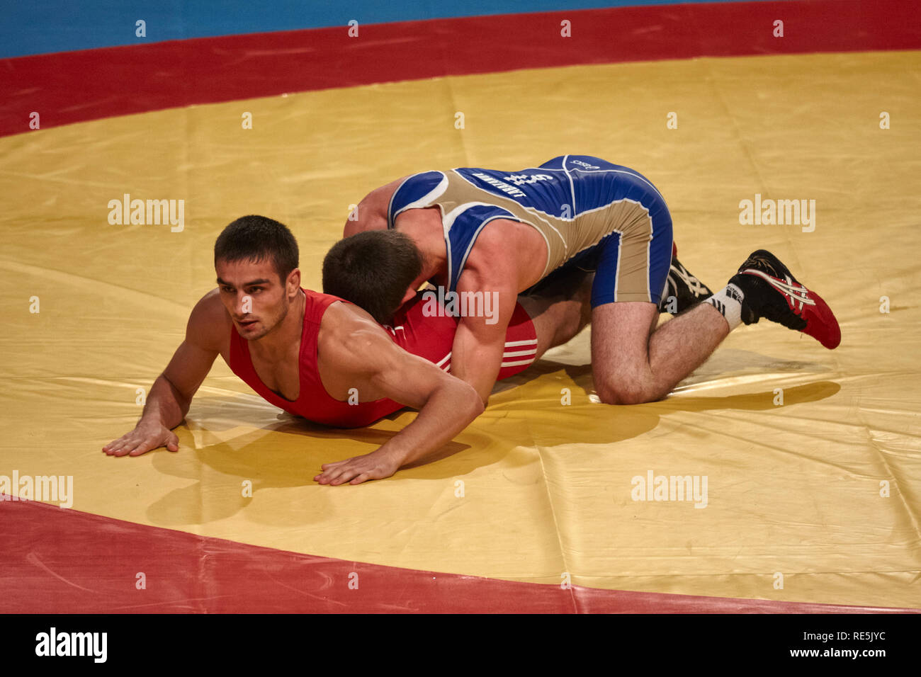 Wrestlers wrestling mat hi-res stock photography and images - Alamy