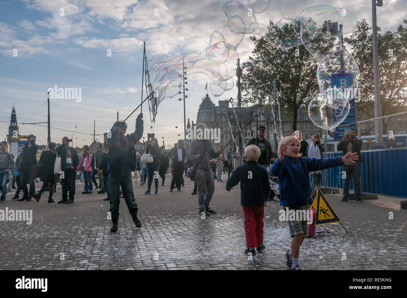 Street Artists throwing soap bubbles Stock Photo - Alamy
