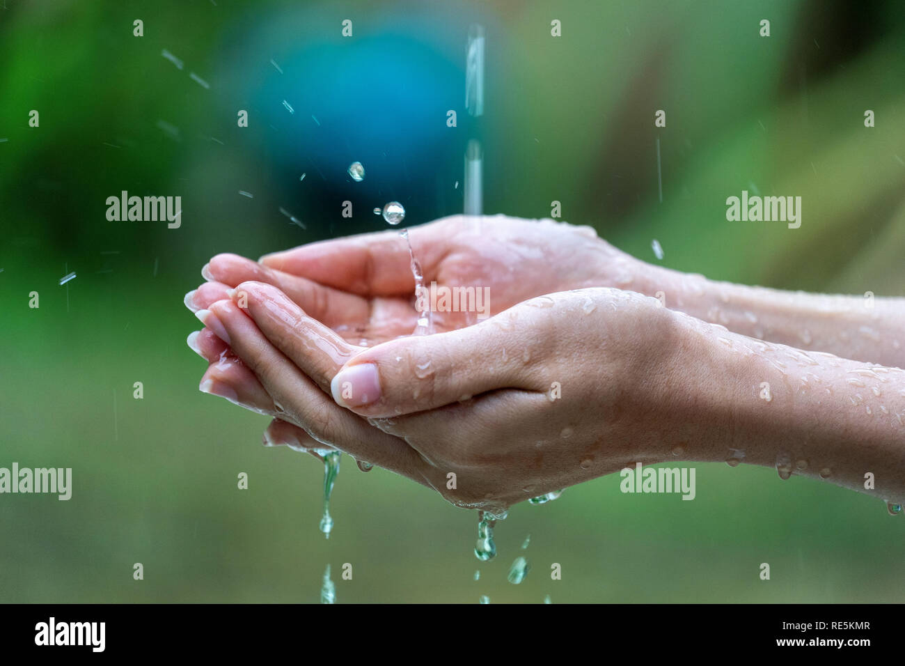 Water pouring in female hands hi-res stock photography and images - Alamy