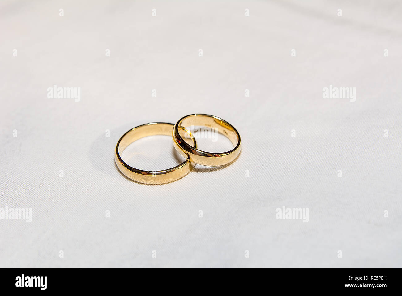 Husband wife wedding rings hi-res stock photography and images - Alamy
