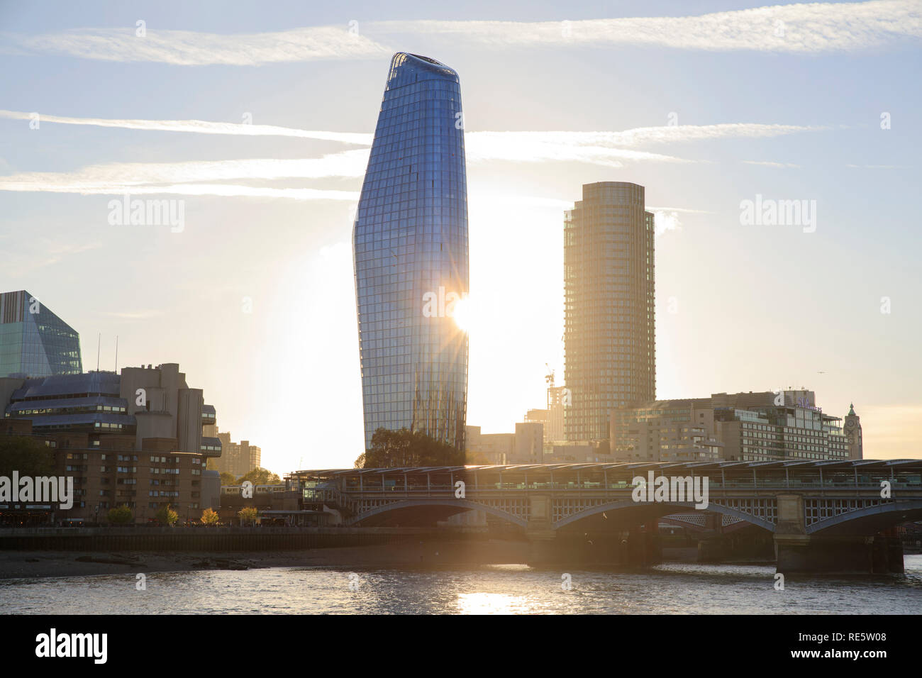 The sun just visible behind One Blackfriars in London, England Stock ...