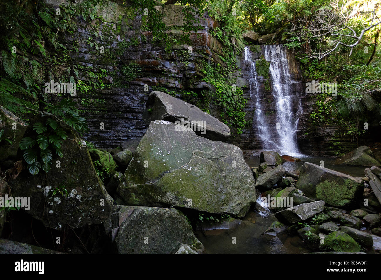 Waterfalls over rocks hi-res stock photography and images - Alamy
