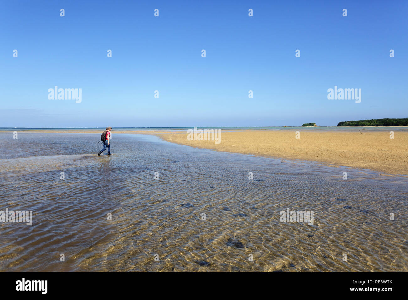Man and woman on sandy beach hi-res stock photography and images - Alamy