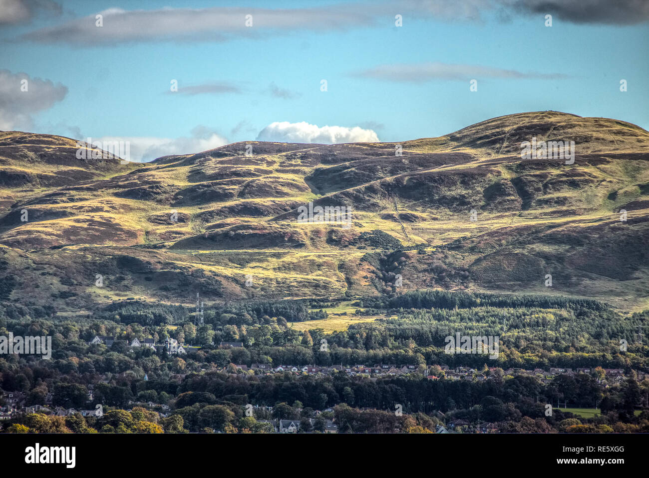 Pentland hills view of edinburgh hi-res stock photography and images ...