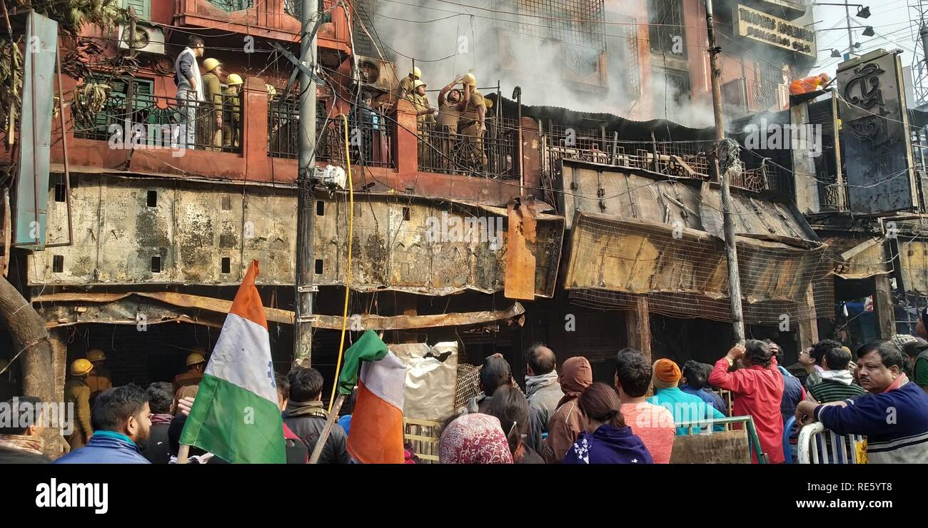 Fire breaks out at Traders Assembly building, Gariahat More, Kolkata. Many family trapped ...