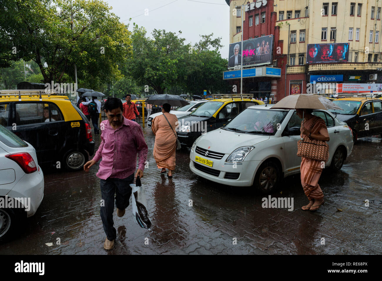 Daily Life in Mumbai Stock Photo - Alamy