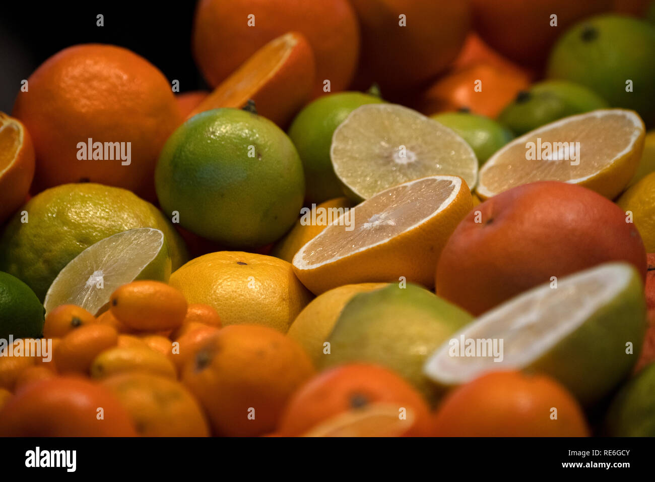 Berlin, Germany. 20th Jan, 2019. Different varieties of citrus fruits ...