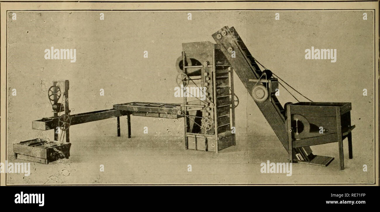 Elevator pulleys hi-res stock photography and images - Alamy