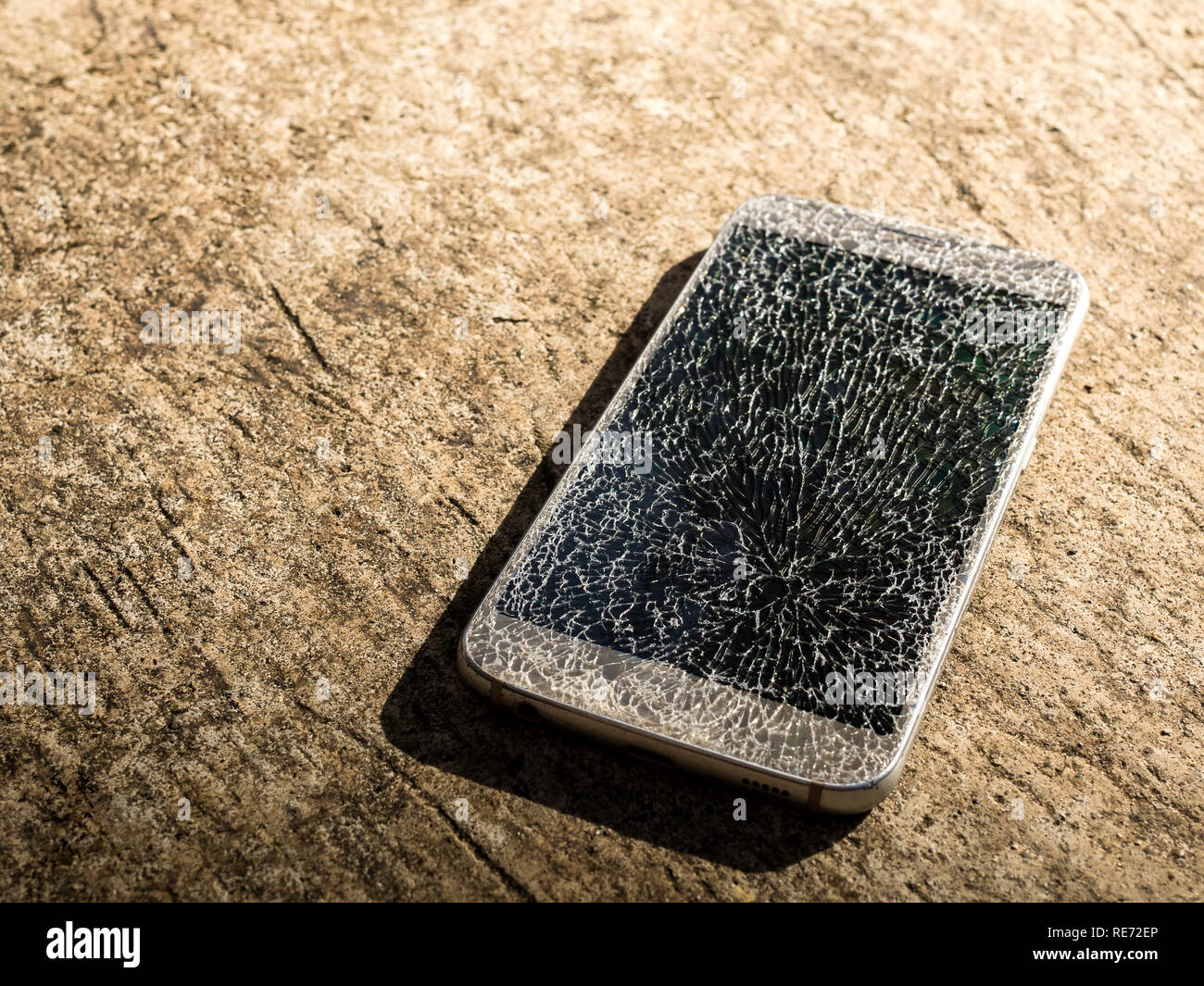 Cellphone smartphone drop on ground hi-res stock photography and images ...
