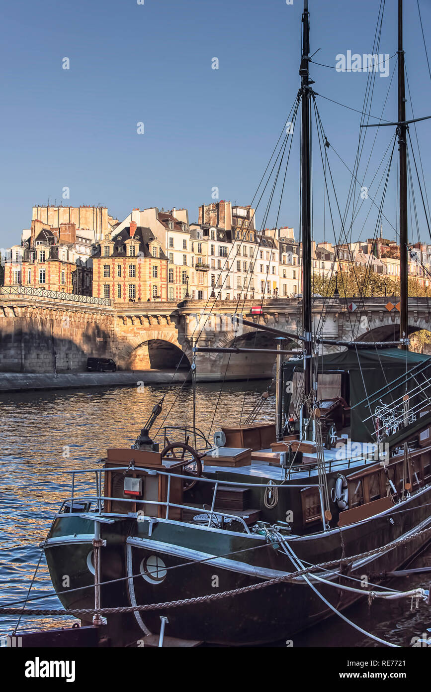 Seine river in paris hi-res stock photography and images - Alamy