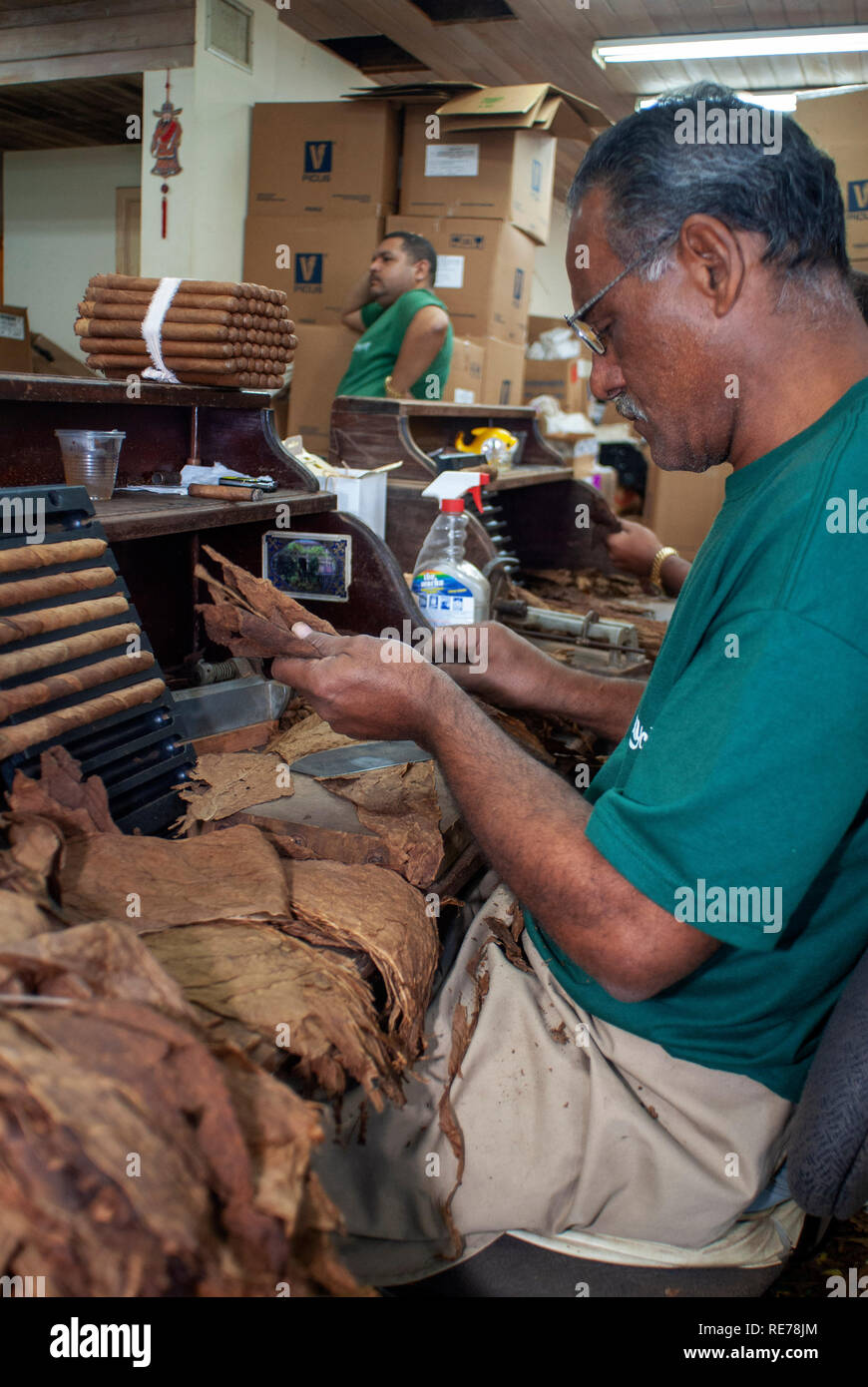 Tobacco smoking bahamas hi-res stock photography and images - Alamy