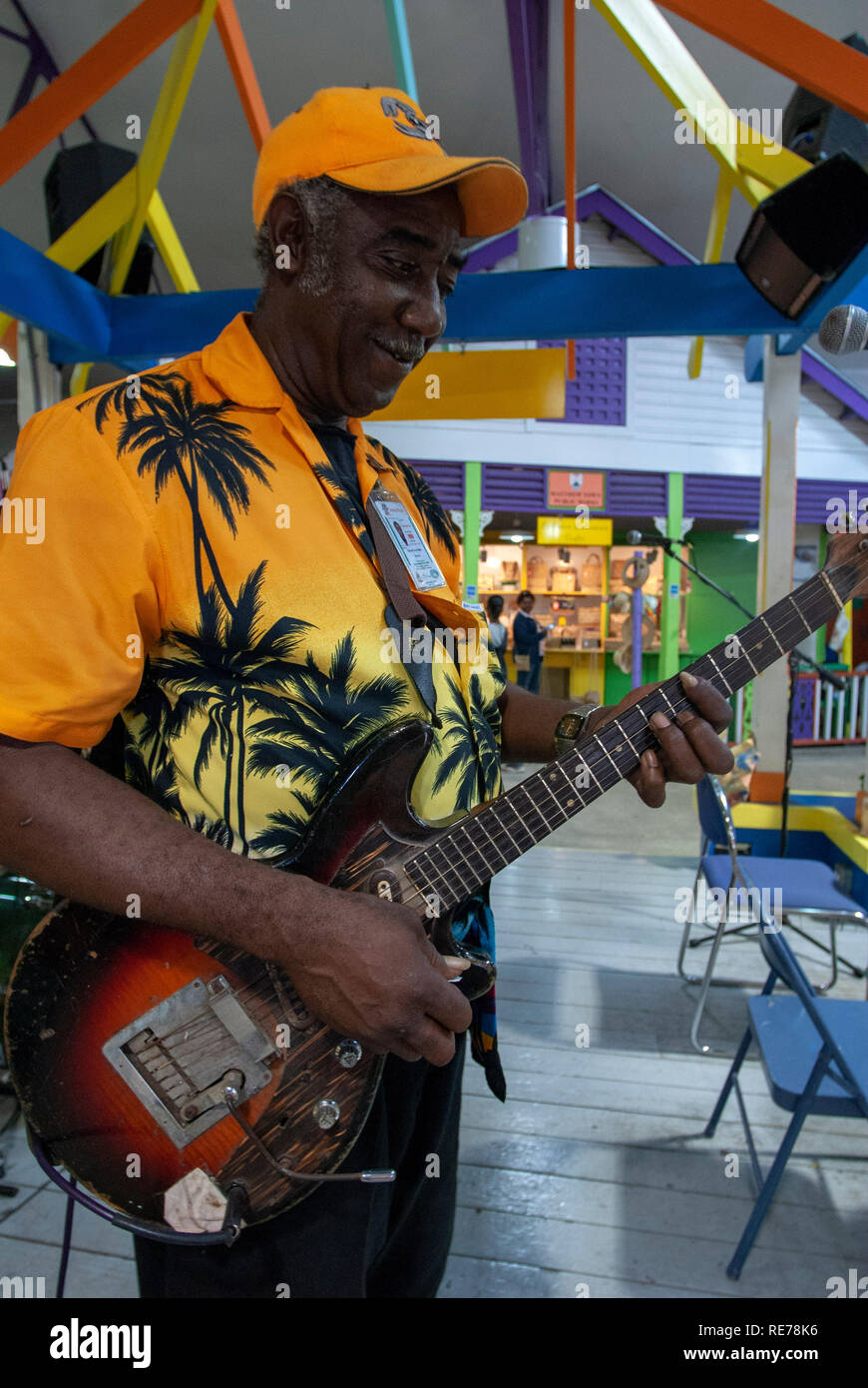 Nassau bahamas house houses hi-res stock photography and images - Alamy