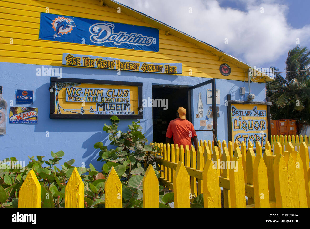 Bar pub Vic Hum Club in Dunmore Town, Harbour Island, Eleuthera ...