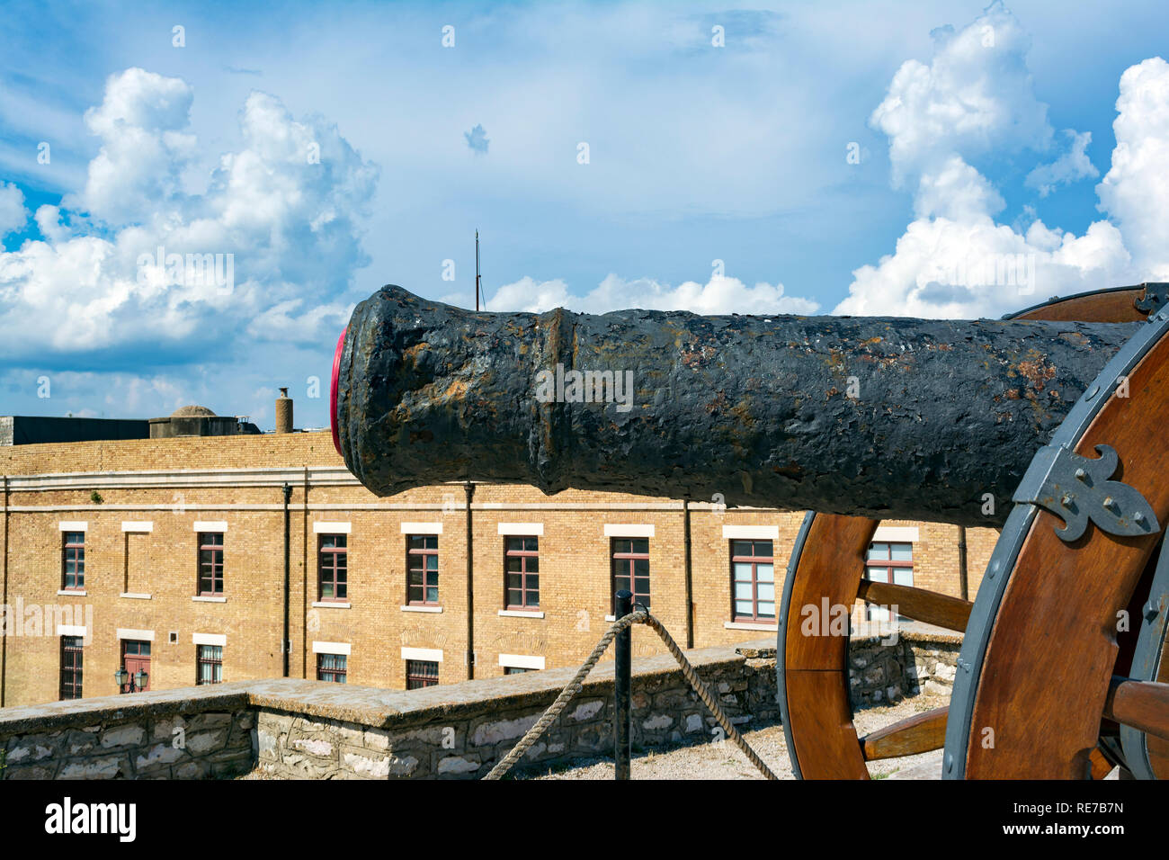 17th century cannon weapon hi-res stock photography and images - Alamy