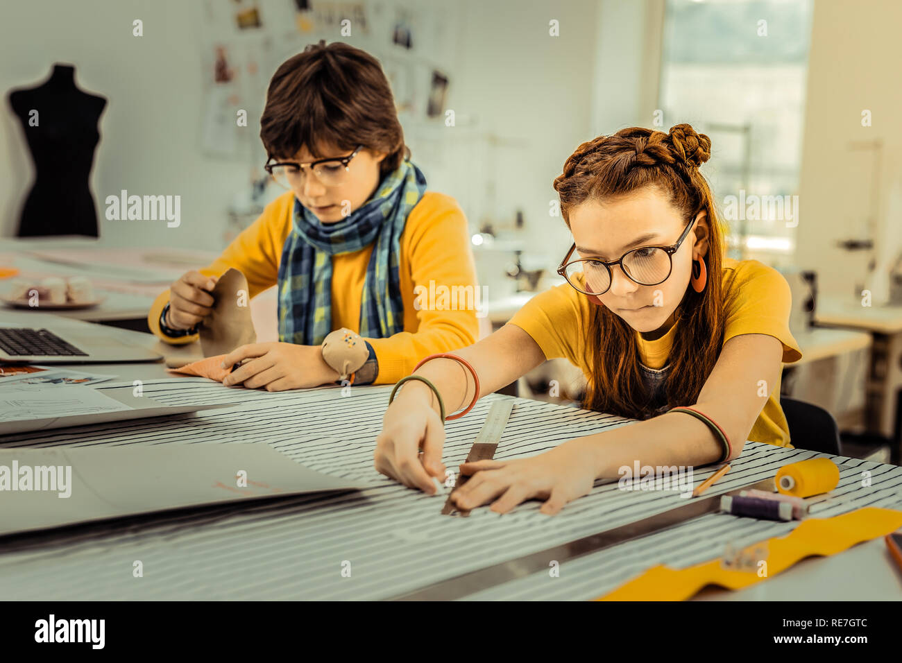 Child using ruler close* hi-res stock photography and images - Alamy