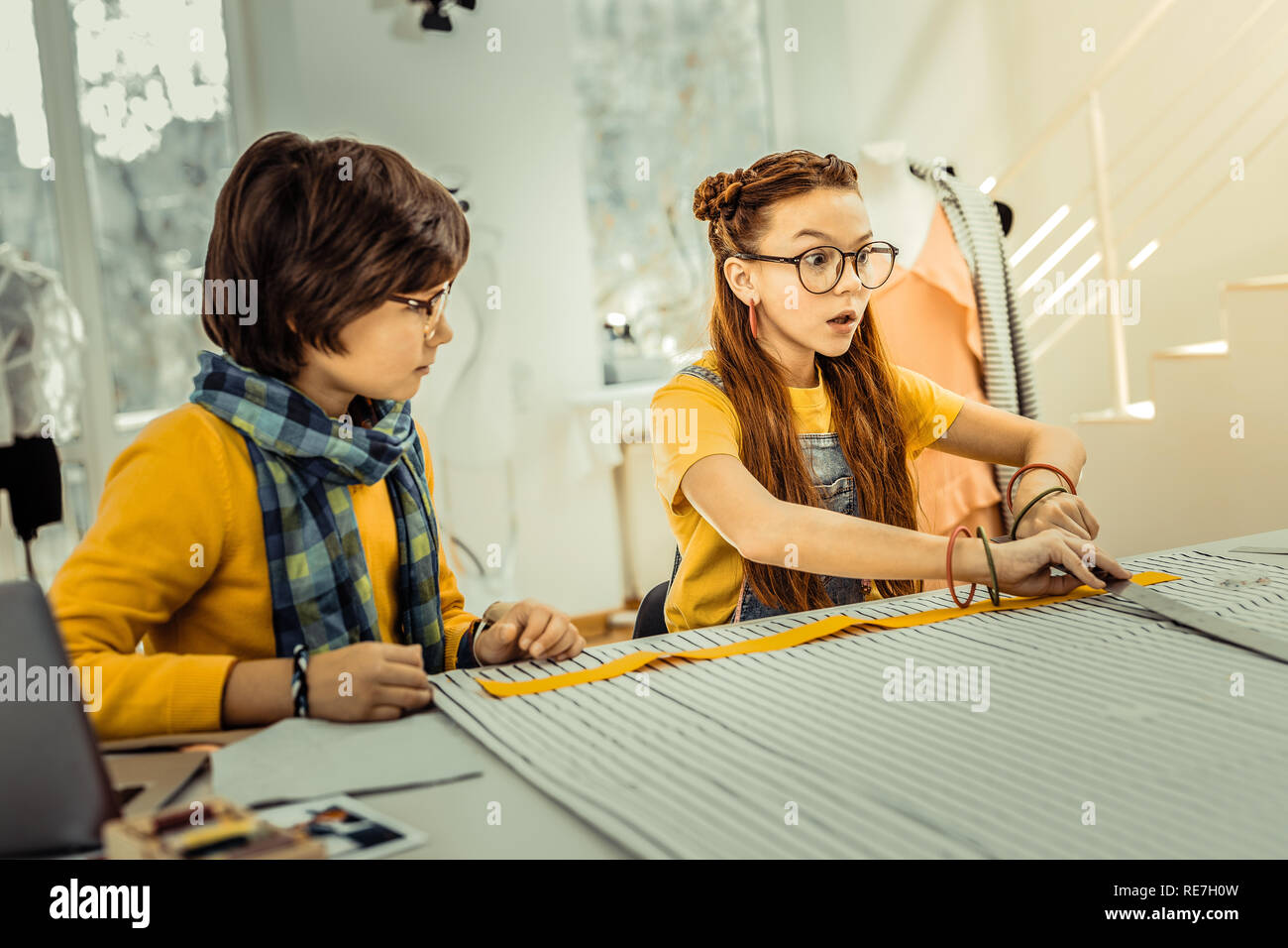 Designing clothes hi-res stock photography and images - Alamy